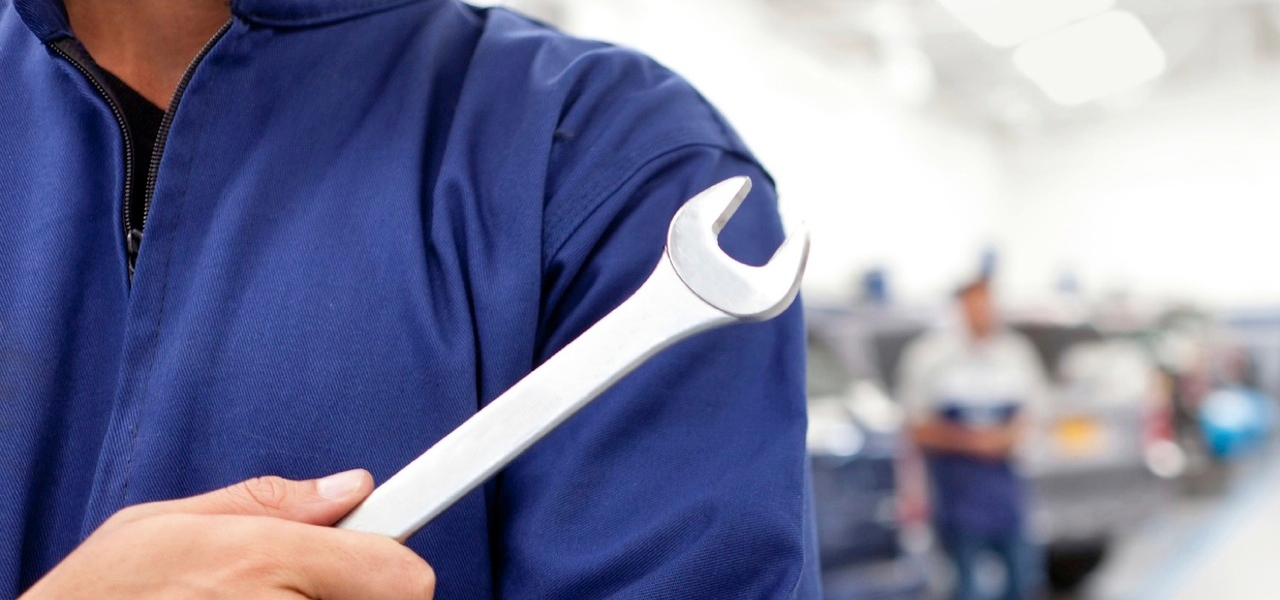 ¿Por qué le debo hacer servicio a mi automóvil?